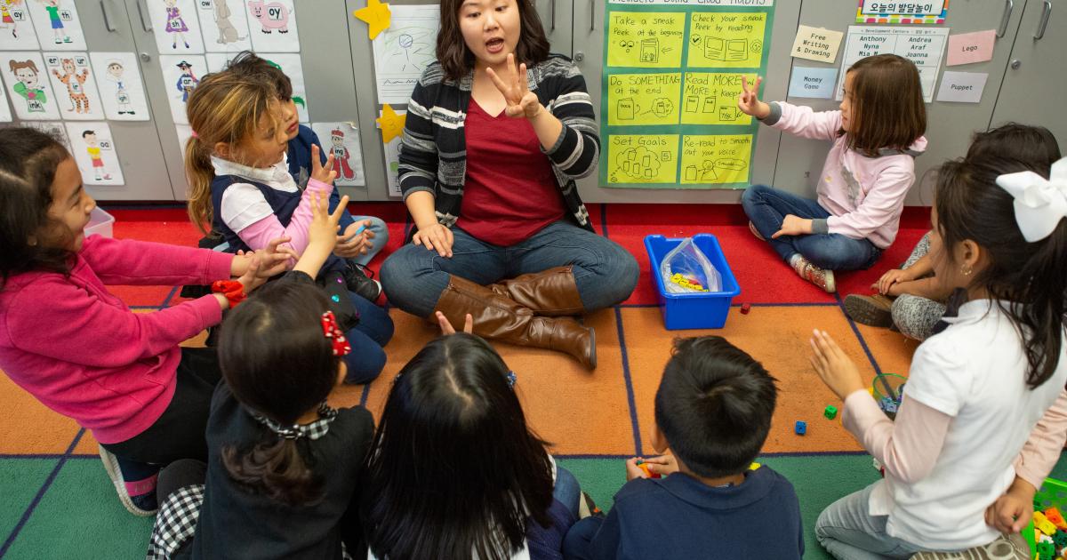 Use visual cues for quick comprehension checks. | Colorín on the Go